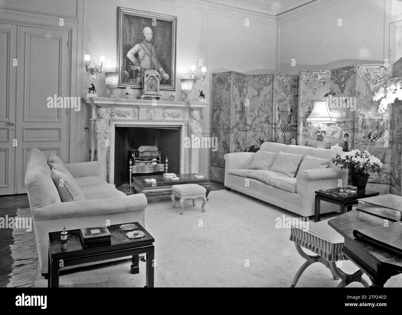 1930s paris home hi-res stock photography and images - Alamy