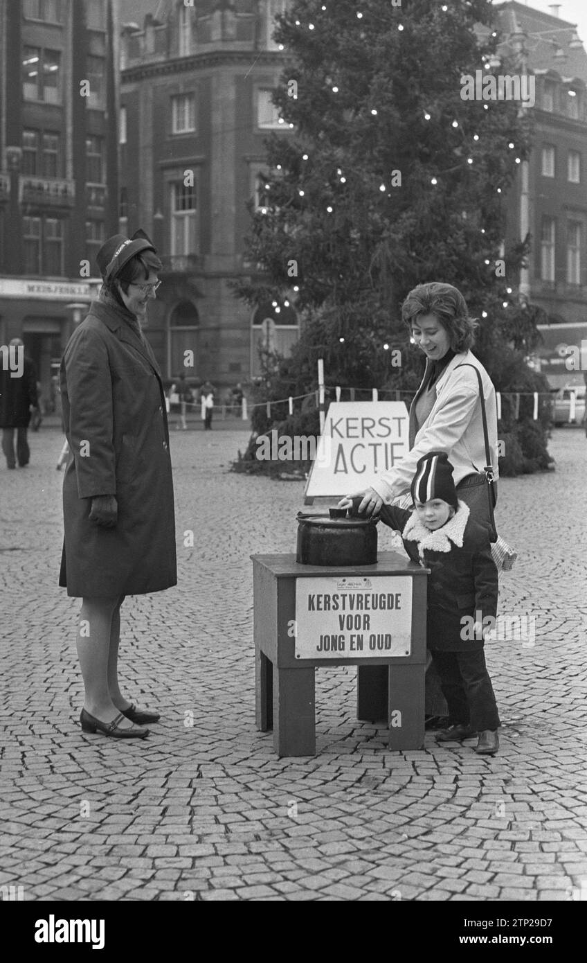 Christmas pot from the Salvation Army on Dam Square ca. December 15 ...