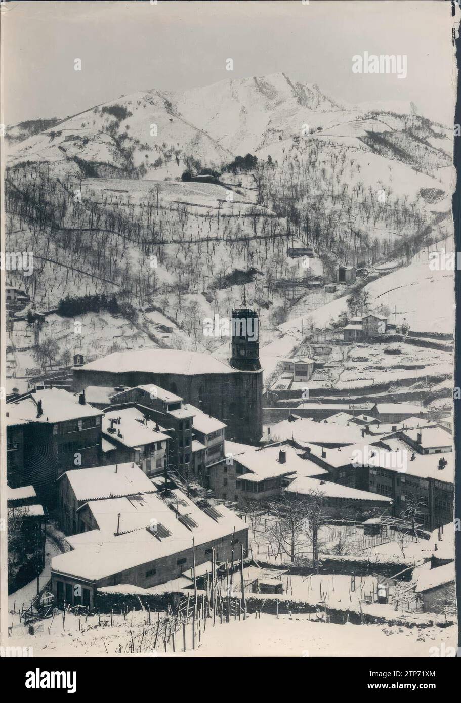 12/31/1919. Picturesque view of the city of Eibar at the foot of Mount ...