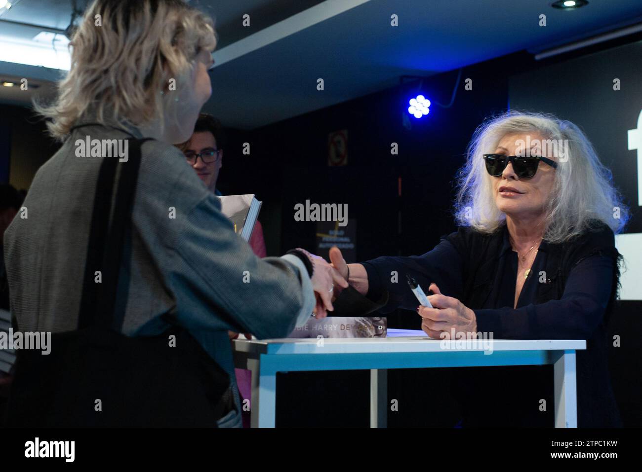 Vocalist Debbie Harry signs copies of her autobiography 'De cara' at ...