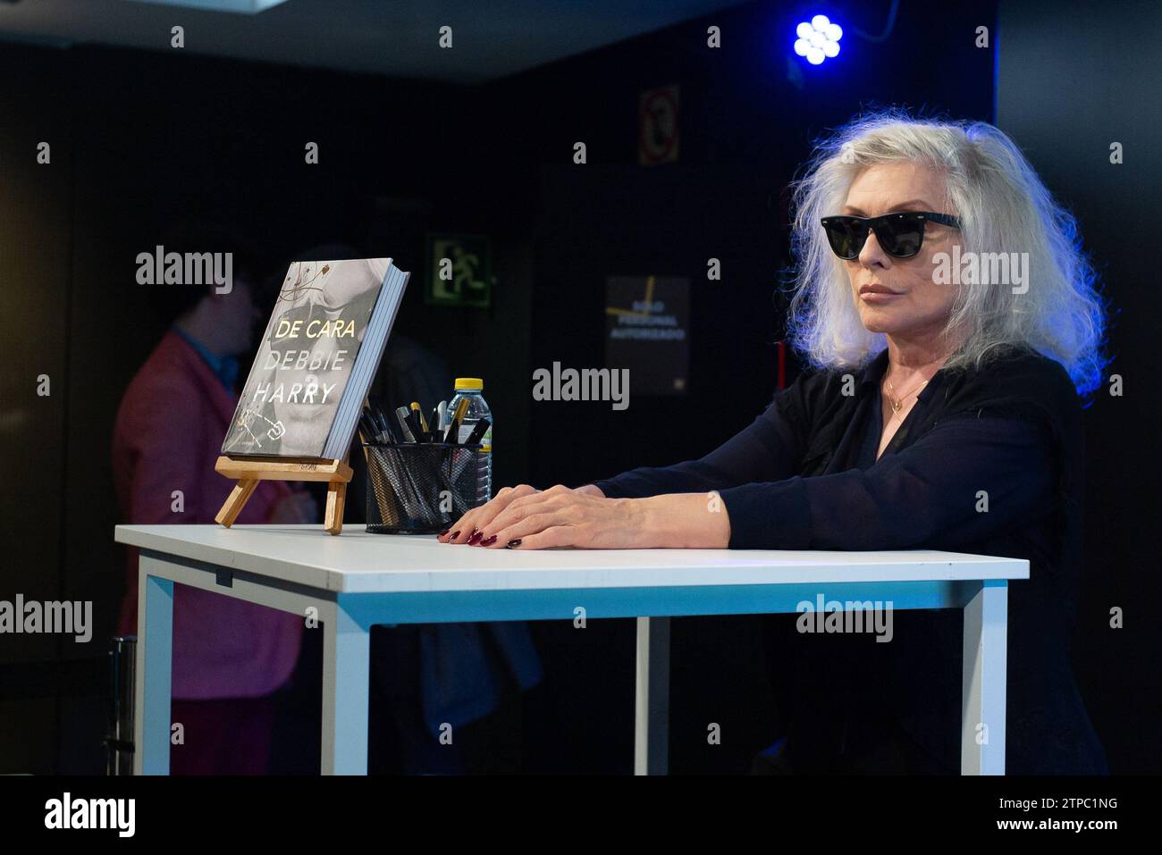 Vocalist Debbie Harry signs copies of her autobiography 'De cara' at ...