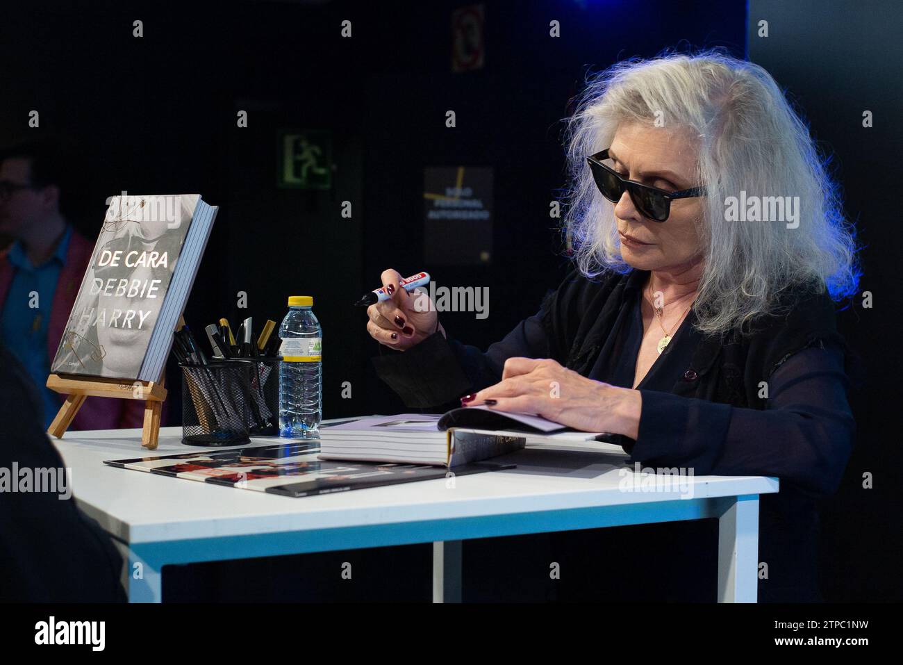 Vocalist Debbie Harry signs copies of her autobiography 'De cara' at ...