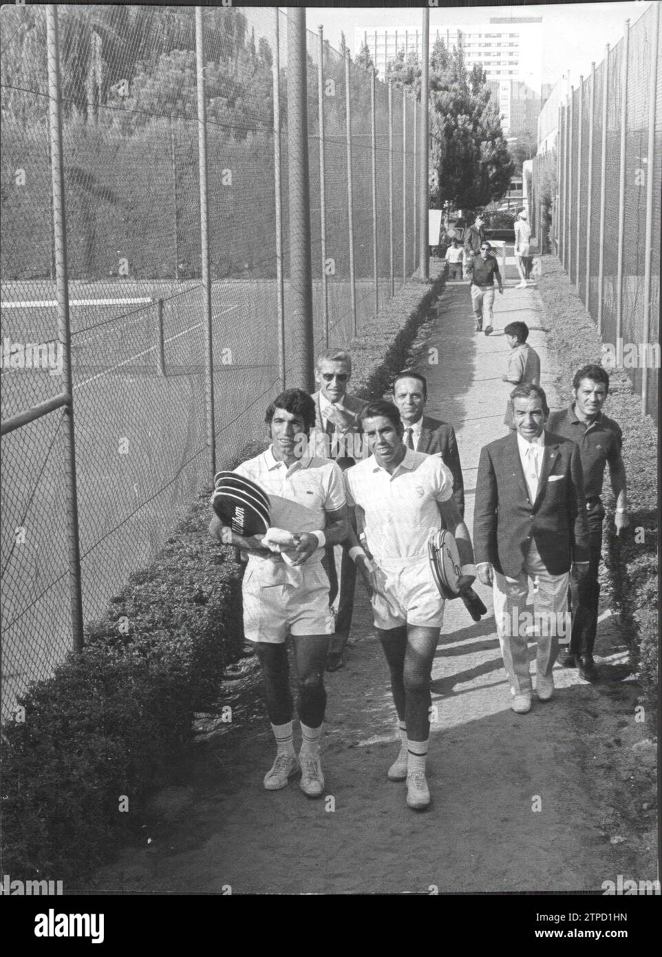 09/25/1970. Manolo Orantes and Manolo Santana compete in the final of ...