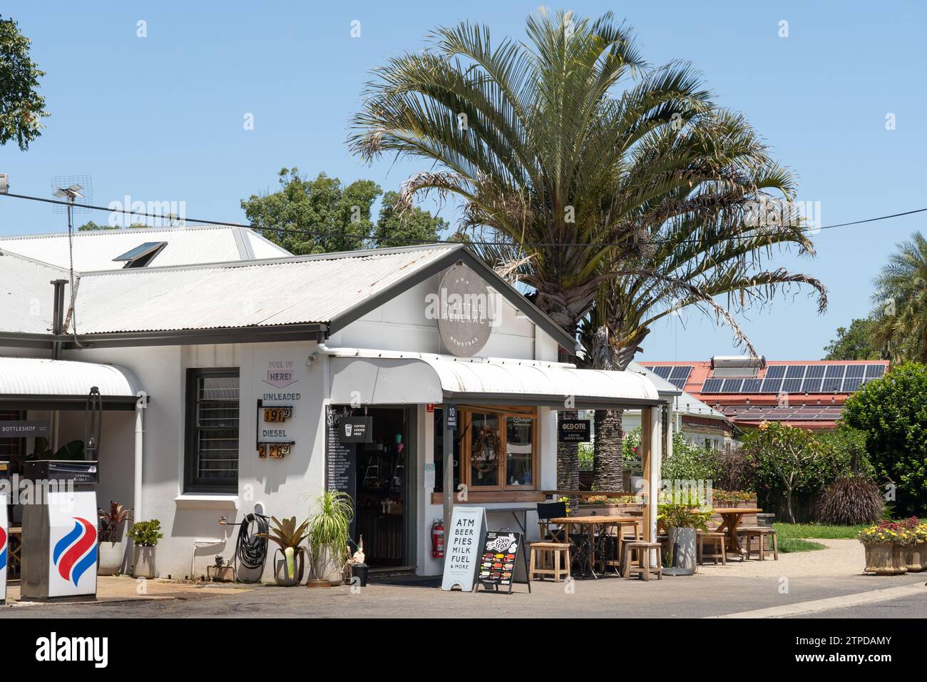 The little general hi-res stock photography and images - Alamy