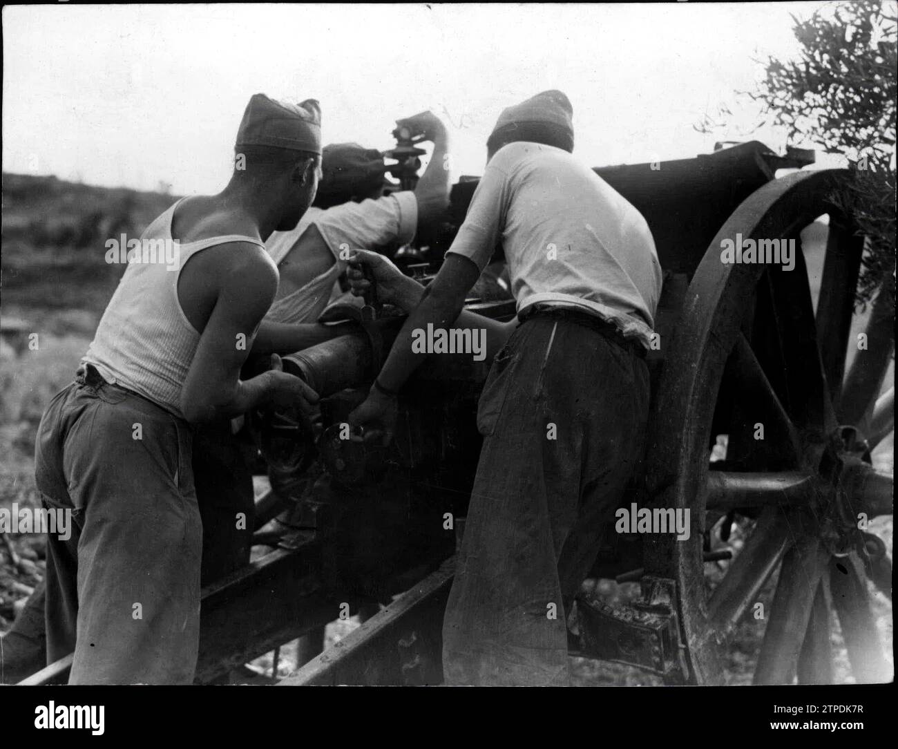 09/30/1937. Republican Soldiers Firing the Battery. At the same time as ...