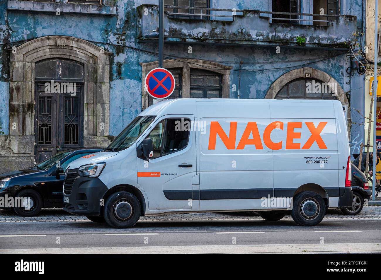 Nacex van delivering packages hi-res stock photography and images - Alamy