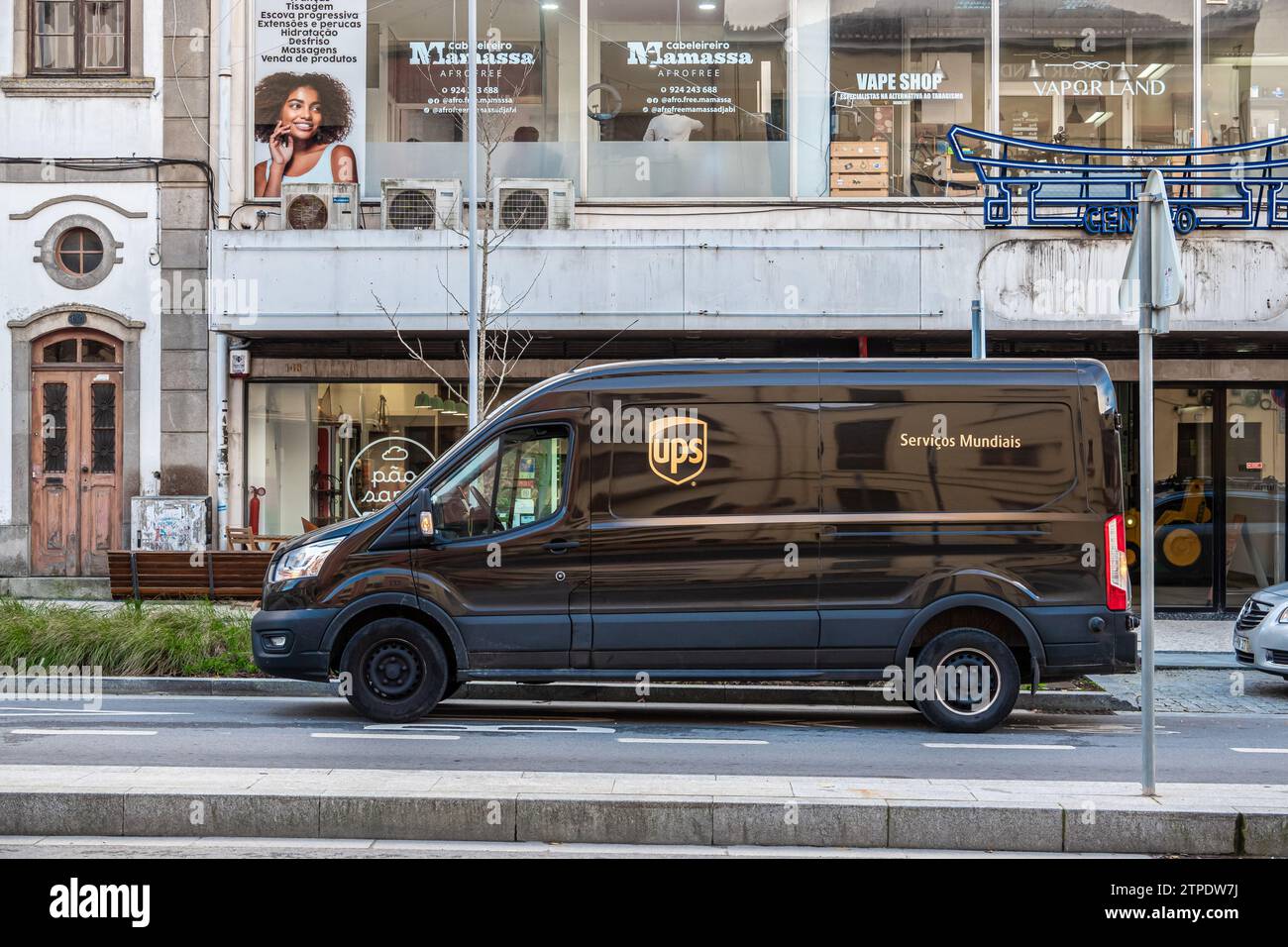 UPS van delivering packages Stock Photo - Alamy
