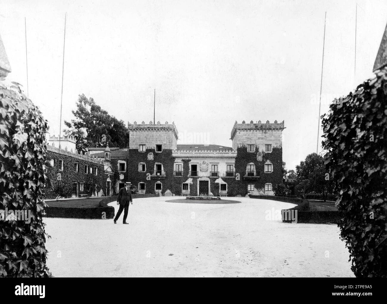 12/31/1929. View of the Pazos de Castrelo palace, belonging to the ...