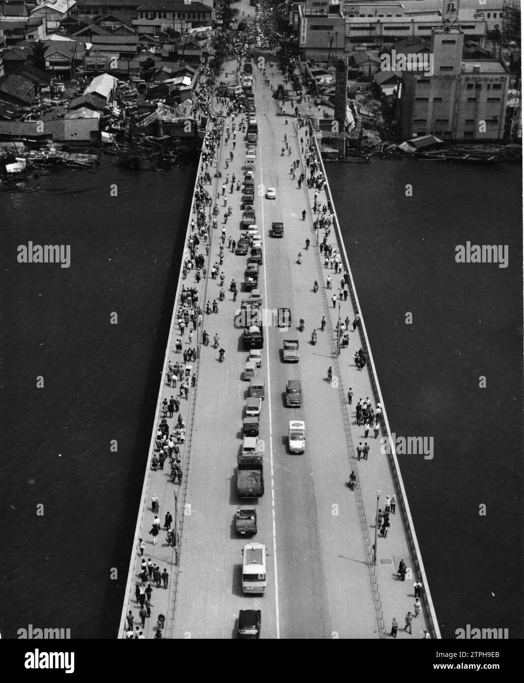 05/31/1964. Bird's eye view of the bridge that crosses the city of ...