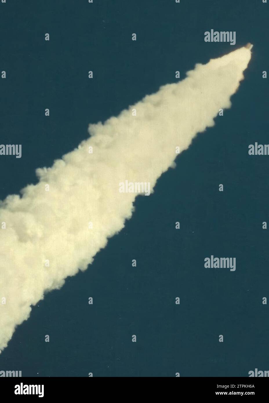 Challenger sts 51l explosion hi-res stock photography and images - Alamy