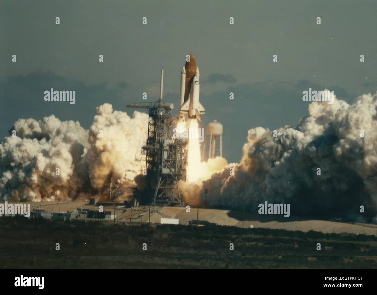 Challenger explosion hi-res stock photography and images - Alamy