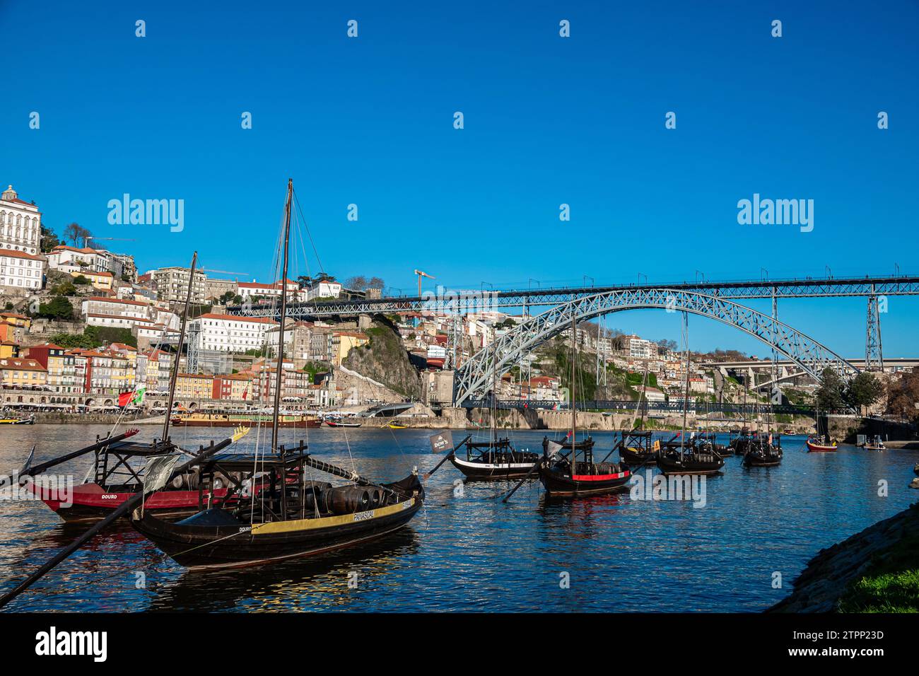 Don luis i bridge oporto hi-res stock photography and images - Alamy