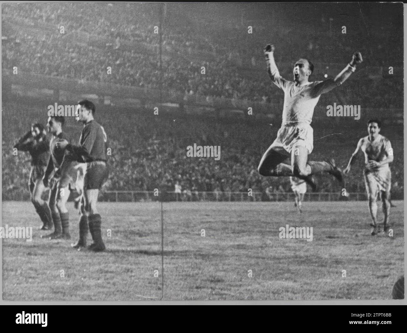 Alfredo di stefano real madrid 1958 hi-res stock photography and images ...