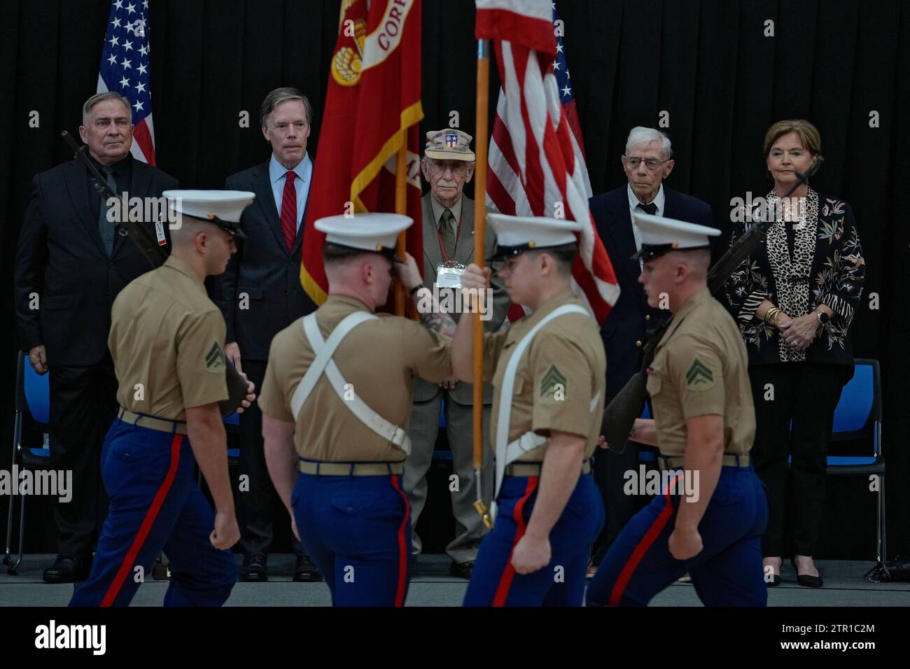 FILE - US World War II veterans Mel McMullen, center, stands with his ...