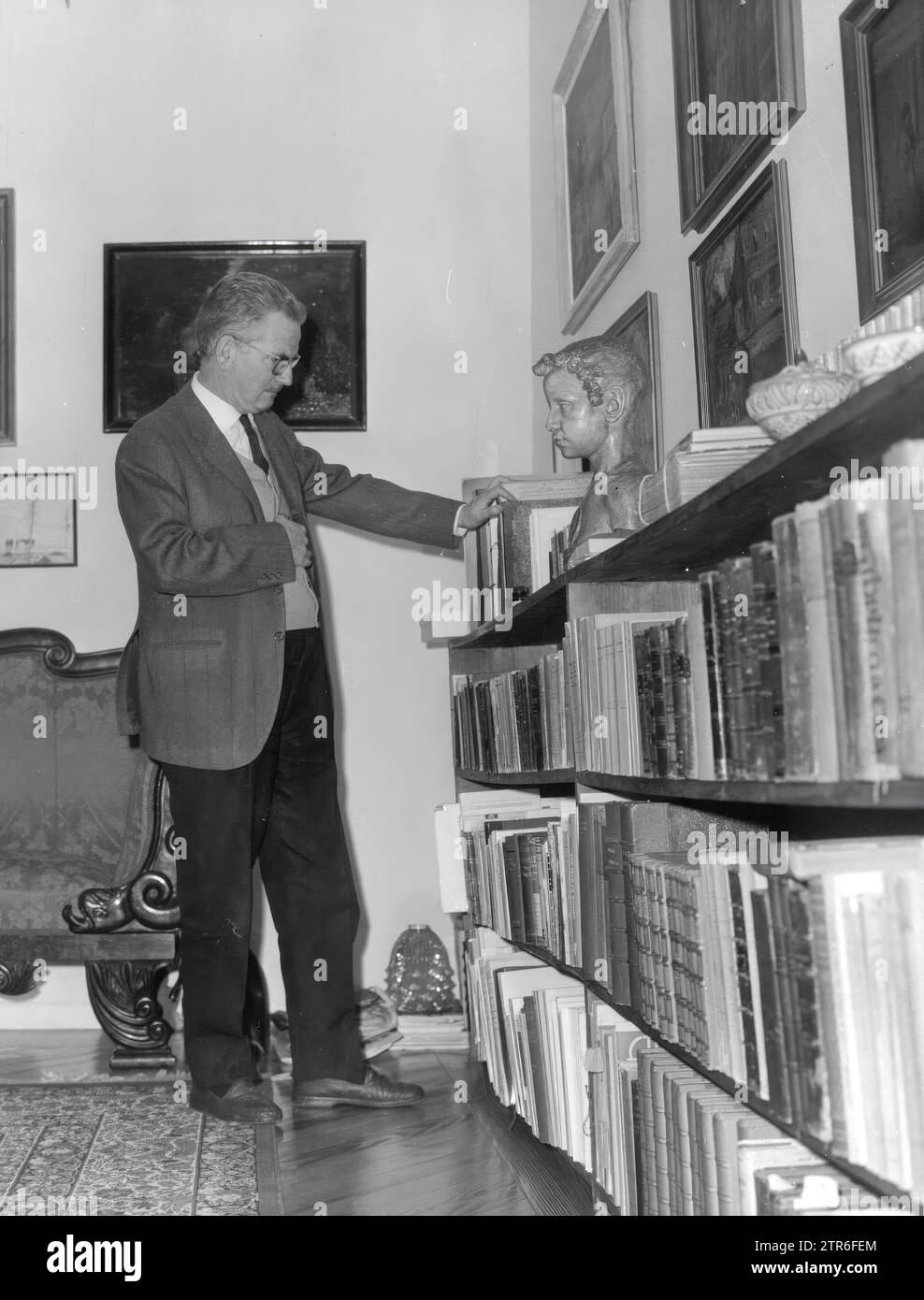 1975 (CA). Julio Caro Baroja in the library. Credit: Album / Archivo ...