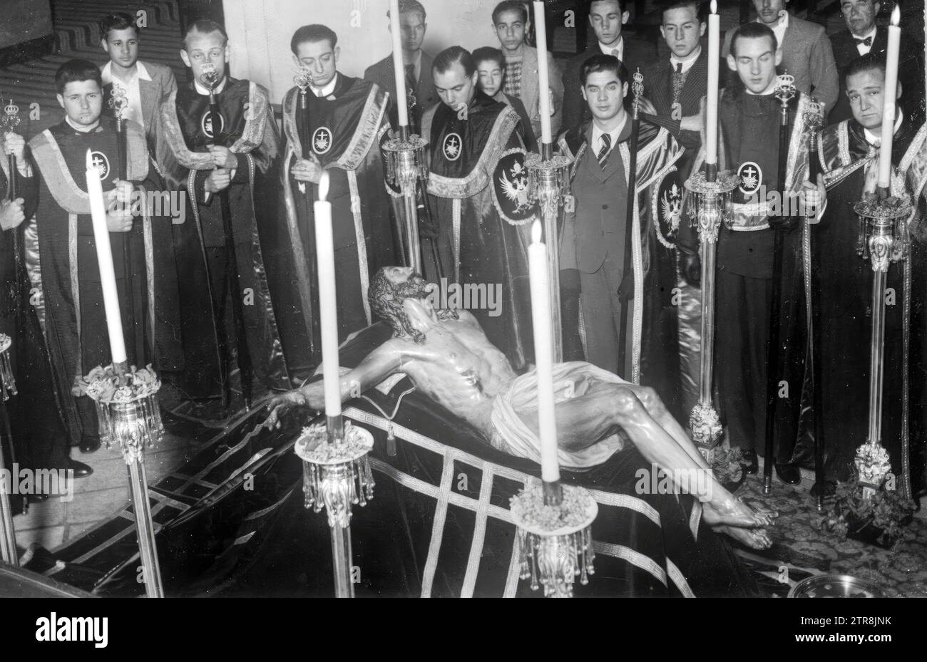 Cordova. 04/06/1936. Besapiés of the Holy Christ of Angustias ...