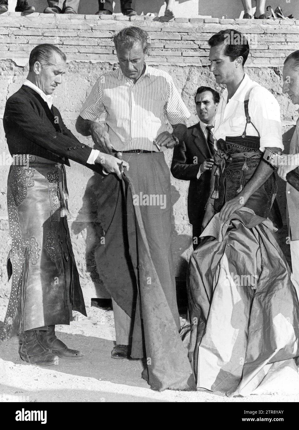 06/01/1953. Actor Gary Cooper and Luis Miguel Dominguín in a capea ...