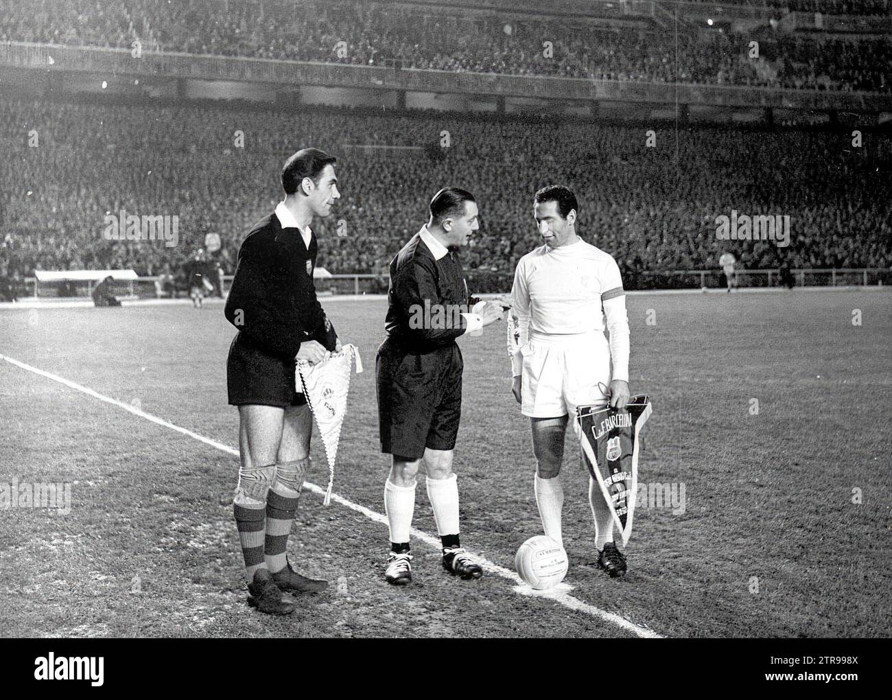 11/09/1960. Ramallets and Gento, in the 60-61 season, in the first leg ...