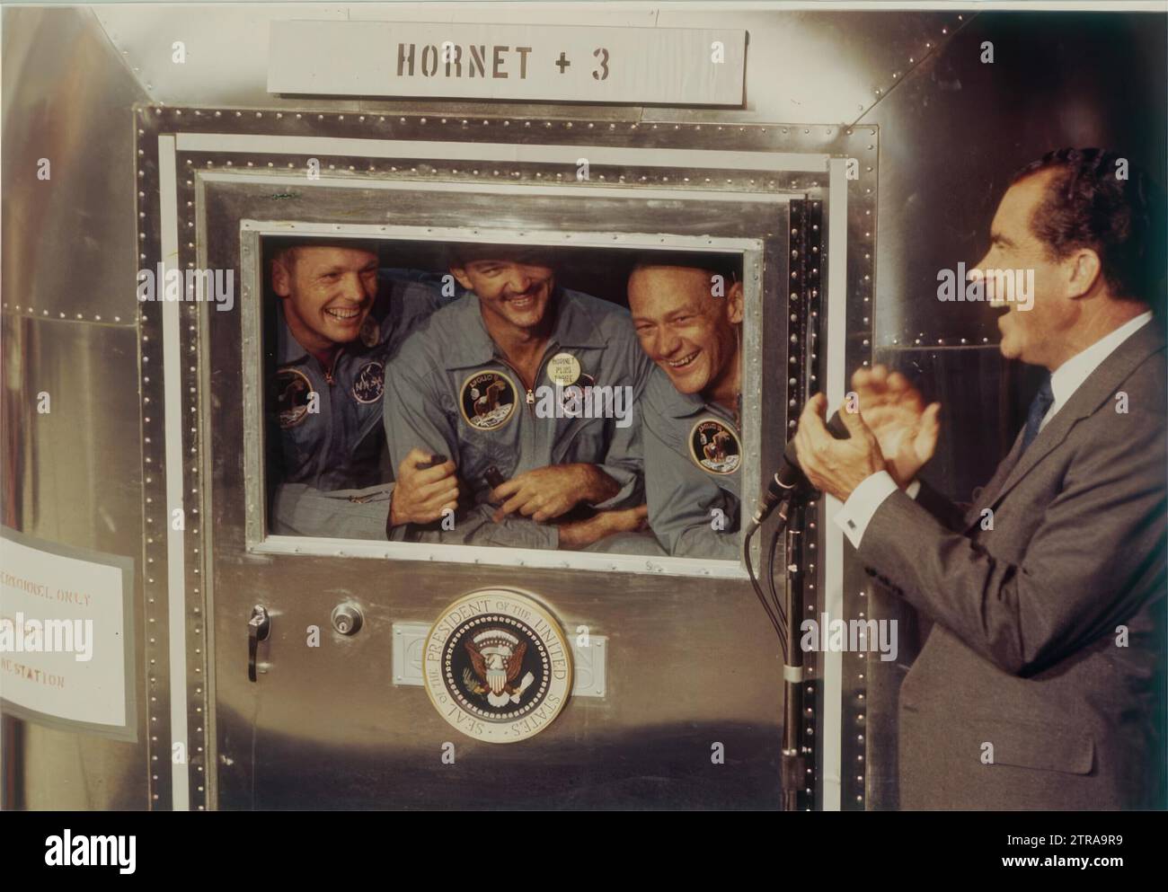 07/21/1969. Nixon applauds the crew of the "Apollo XI" after the return ...