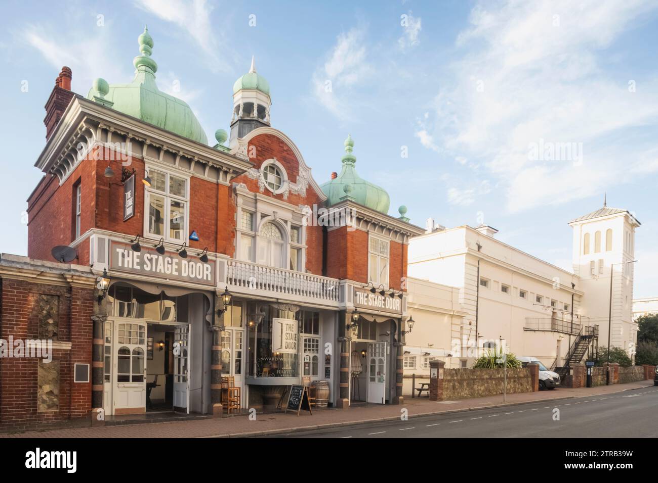 Stage door pub hi-res stock photography and images - Alamy