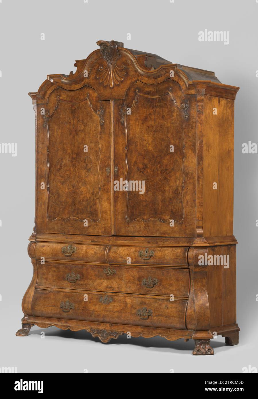 Cabinet of Mahoniehout, decorated with scalloped parts and rocaille ...