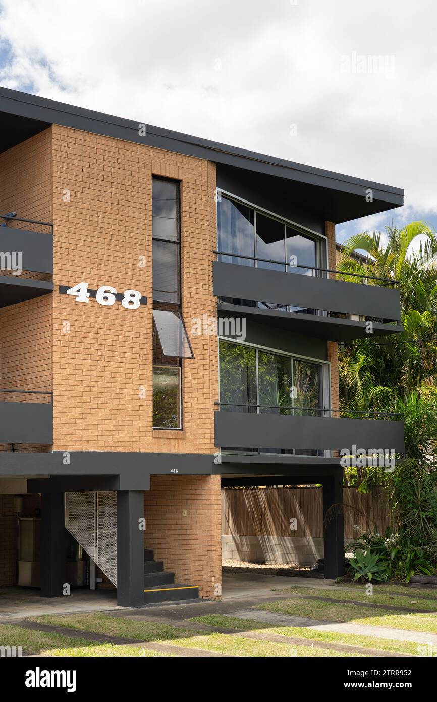Modernist apartment block hi-res stock photography and images - Alamy