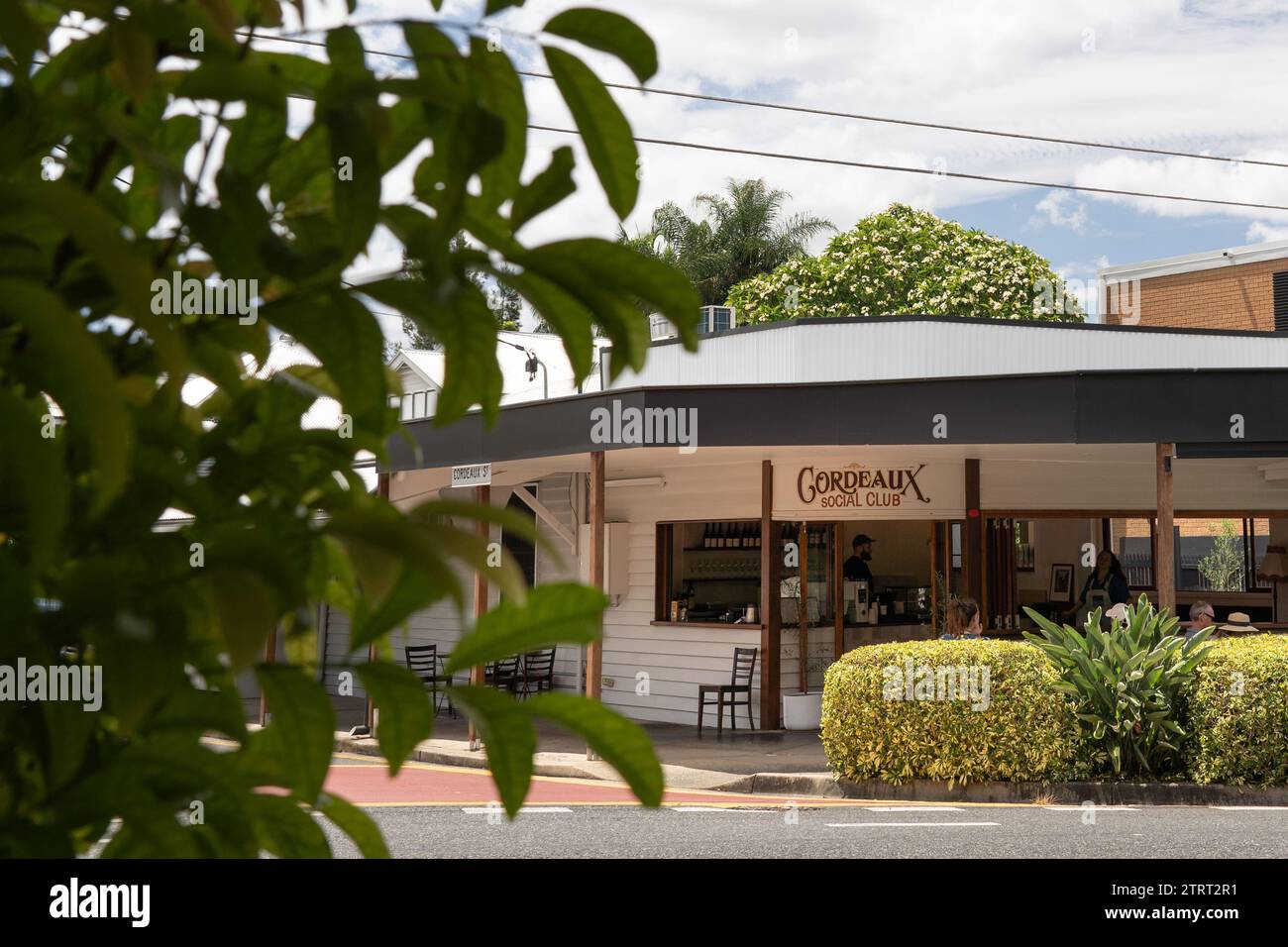 Framed by hedges hi-res stock photography and images - Alamy
