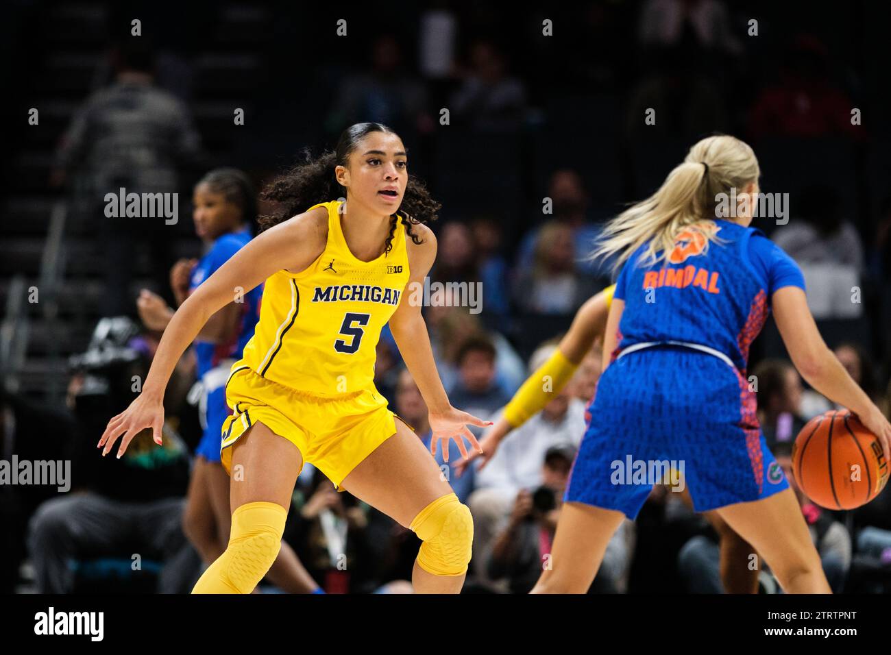 Charlotte, North Carolina, USA. 20th Dec, 2023. Michigan Wolverines guard LAILA PHELIA (5 ...
