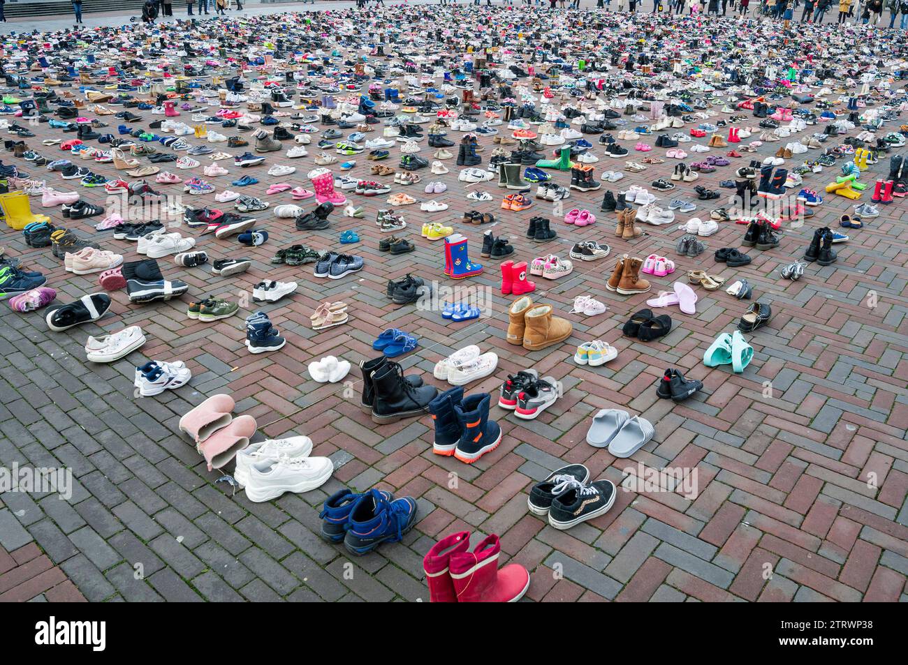 8,000-shoe exhibit on De Binnenrotte square, representing the number of ...