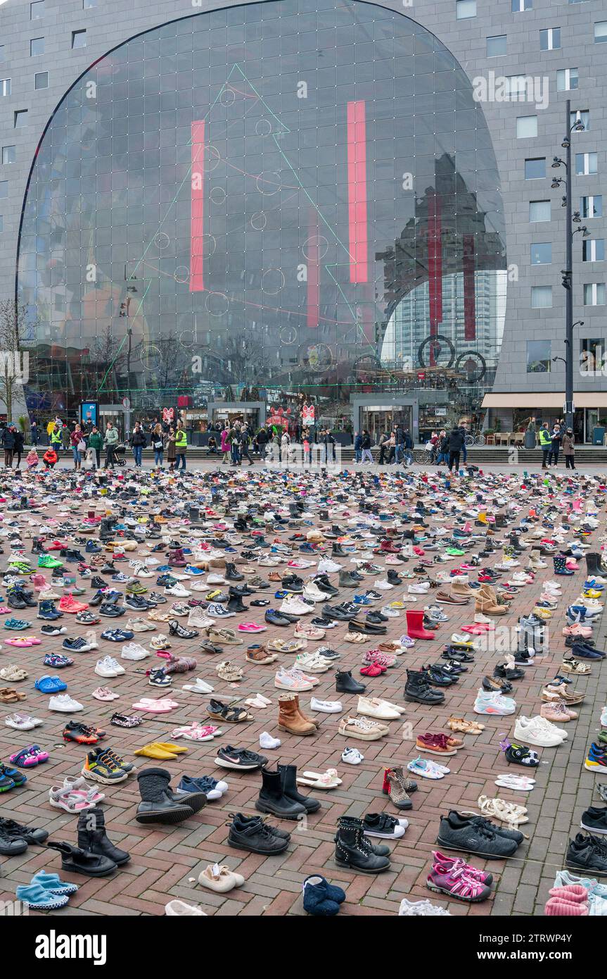 8,000-shoe exhibit on De Binnenrotte square, representing the number of ...