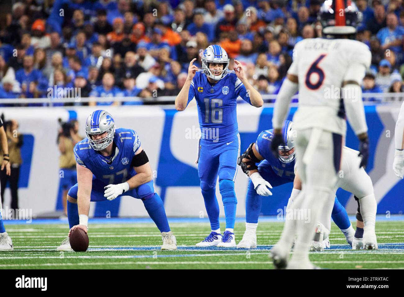 Detroit Lions quarterback Jared Goff (16) gets set to run a play ...