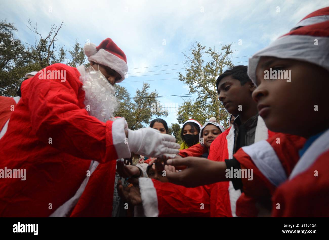 Peshawar, Peshawar, Pakistan. 20th Dec, 2023. Members of the Pakistani ...