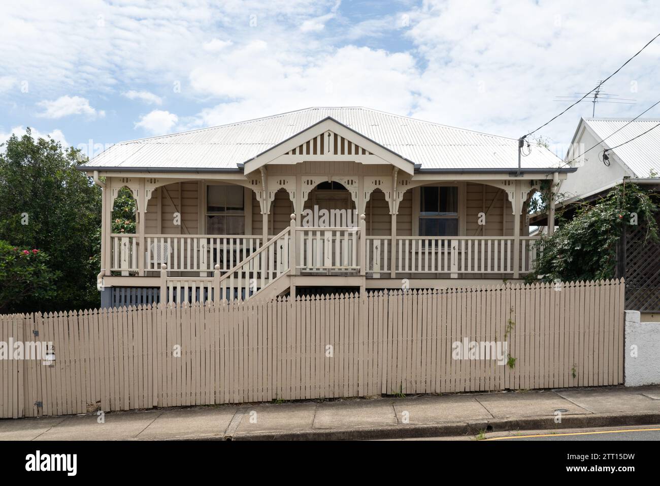 Old queenslander hi-res stock photography and images - Alamy