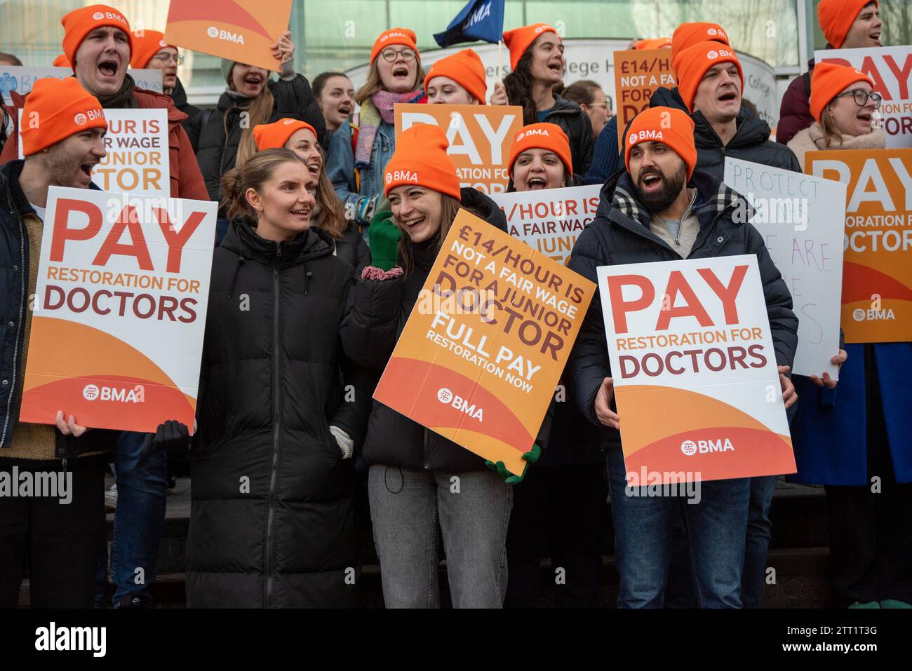 London, UK. 20th Dec, 2023. Protesters hold placards and shout slogans ...