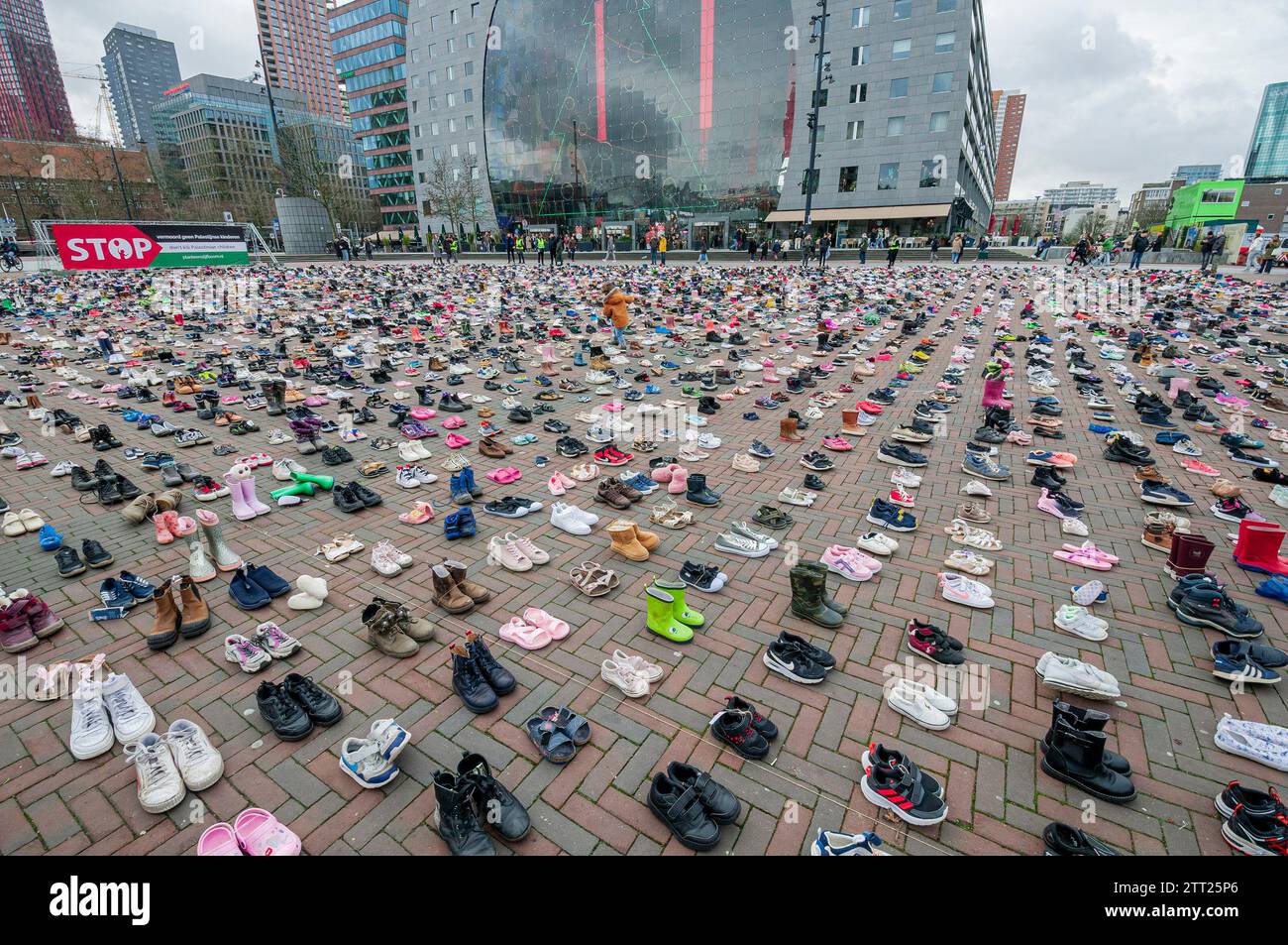 8,000-shoe exhibit on De Binnenrotte square, representing the number of ...