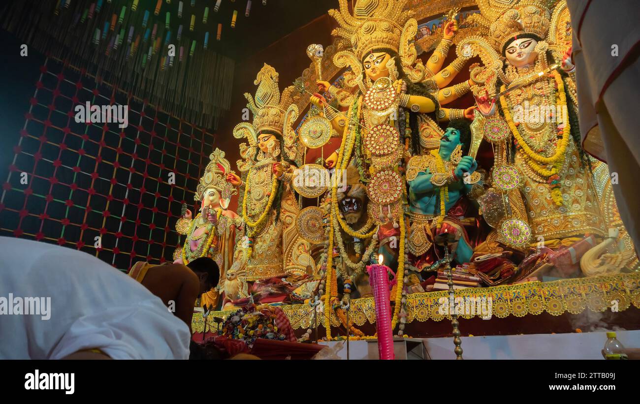 Howrah,West Bengal,India-5th October, 2022 : Hindu Purohit showing ...