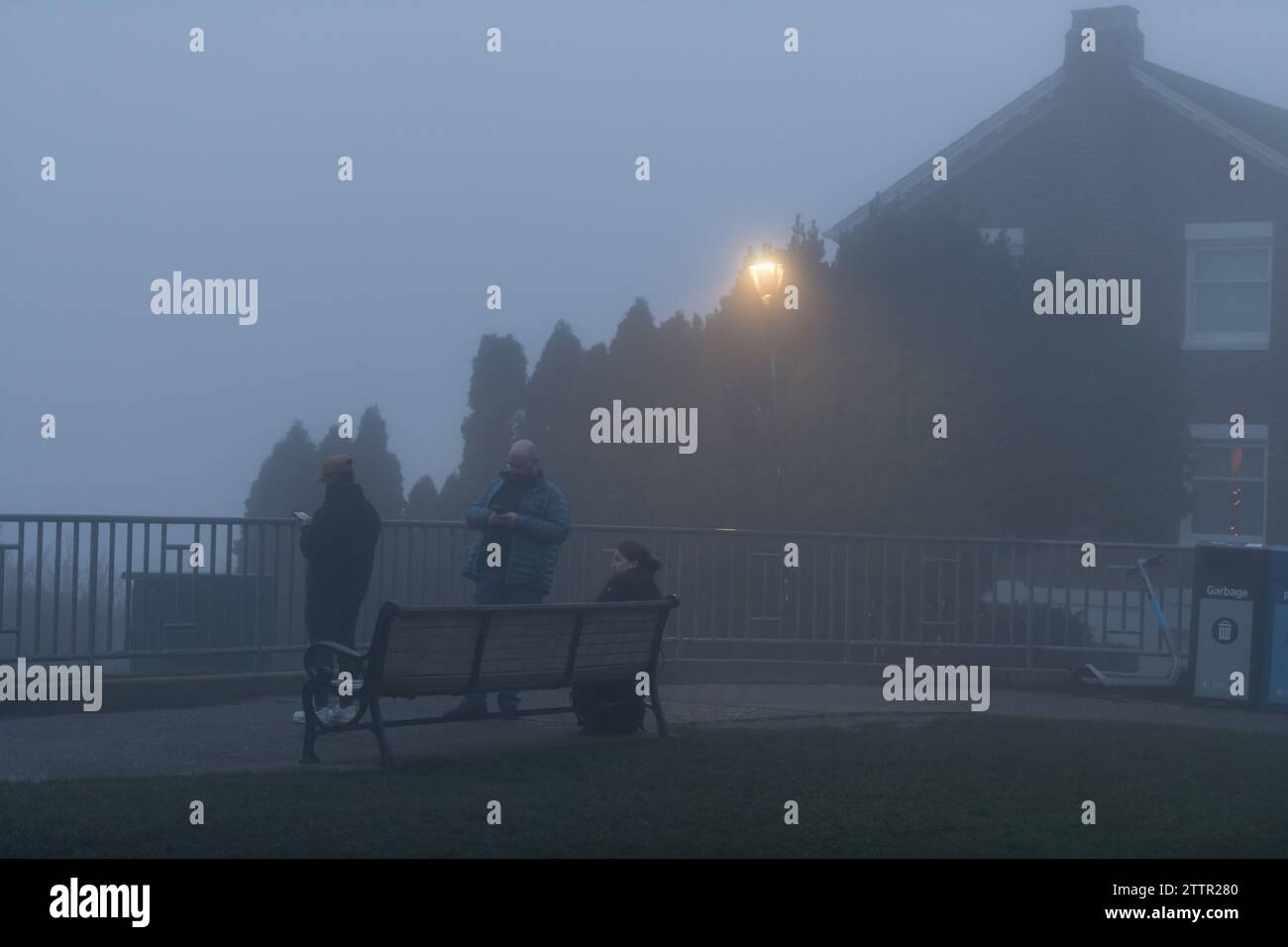 Seattle, USA. 20th Dec 2023. A thick layer of fog rolled into Seattle ...