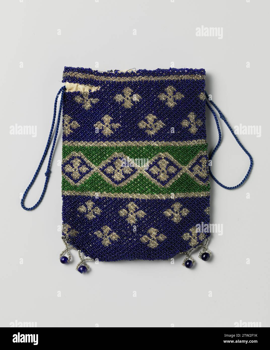 White reticule hi-res stock photography and images - Alamy