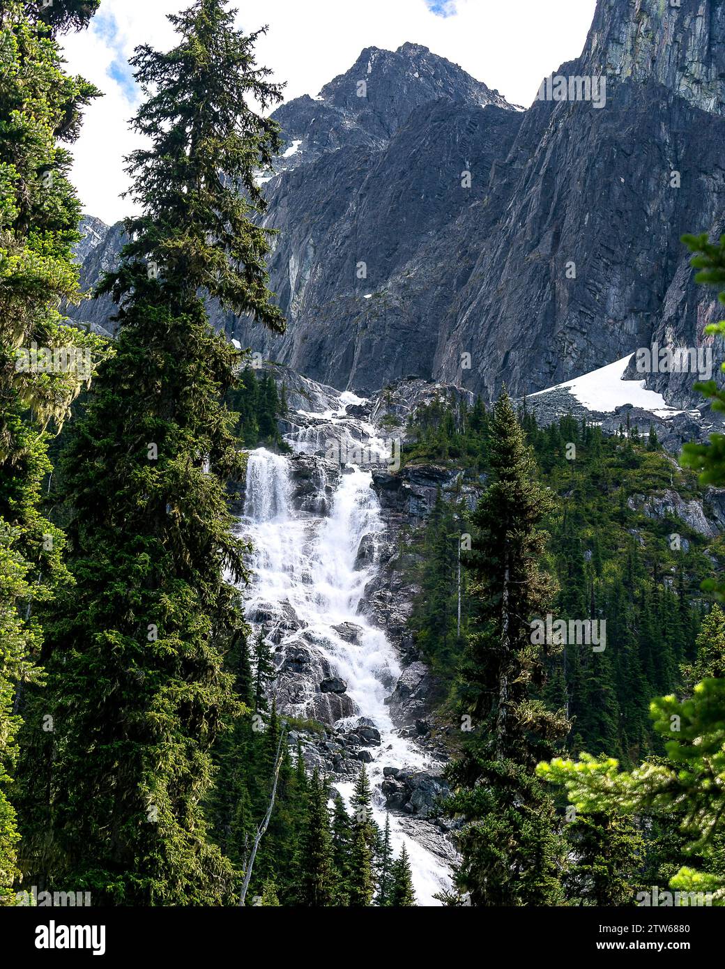 Cascade waterfall lake hi-res stock photography and images - Alamy