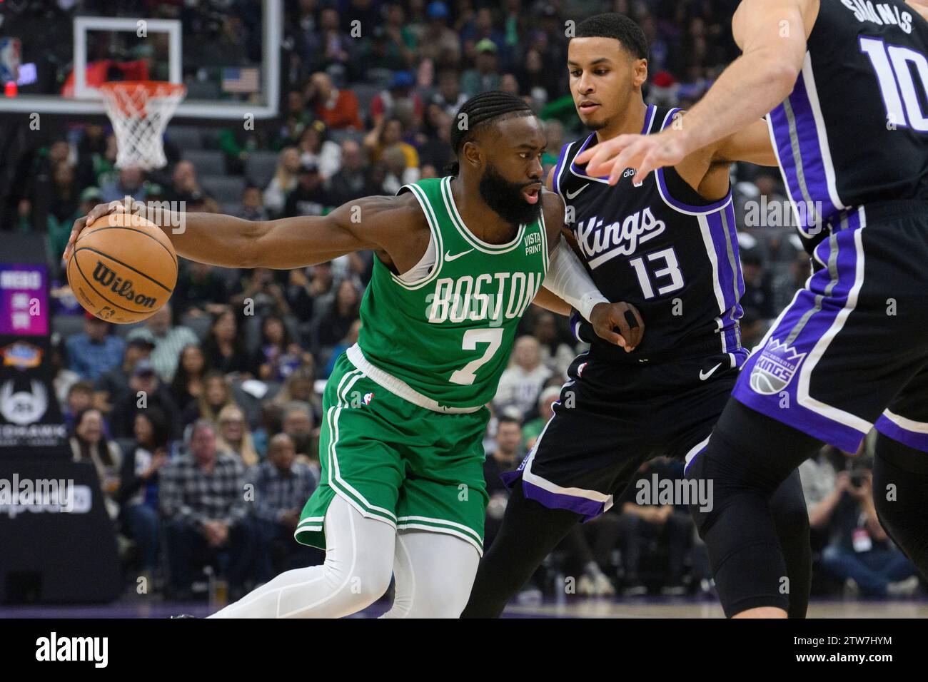 Boston Celtics guard Jaylen Brown (7) drives past Sacramento Kings ...