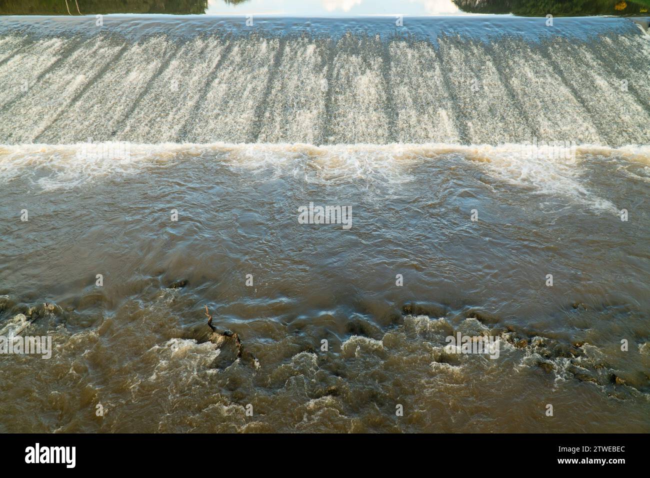 Water flows over dam hi-res stock photography and images - Alamy