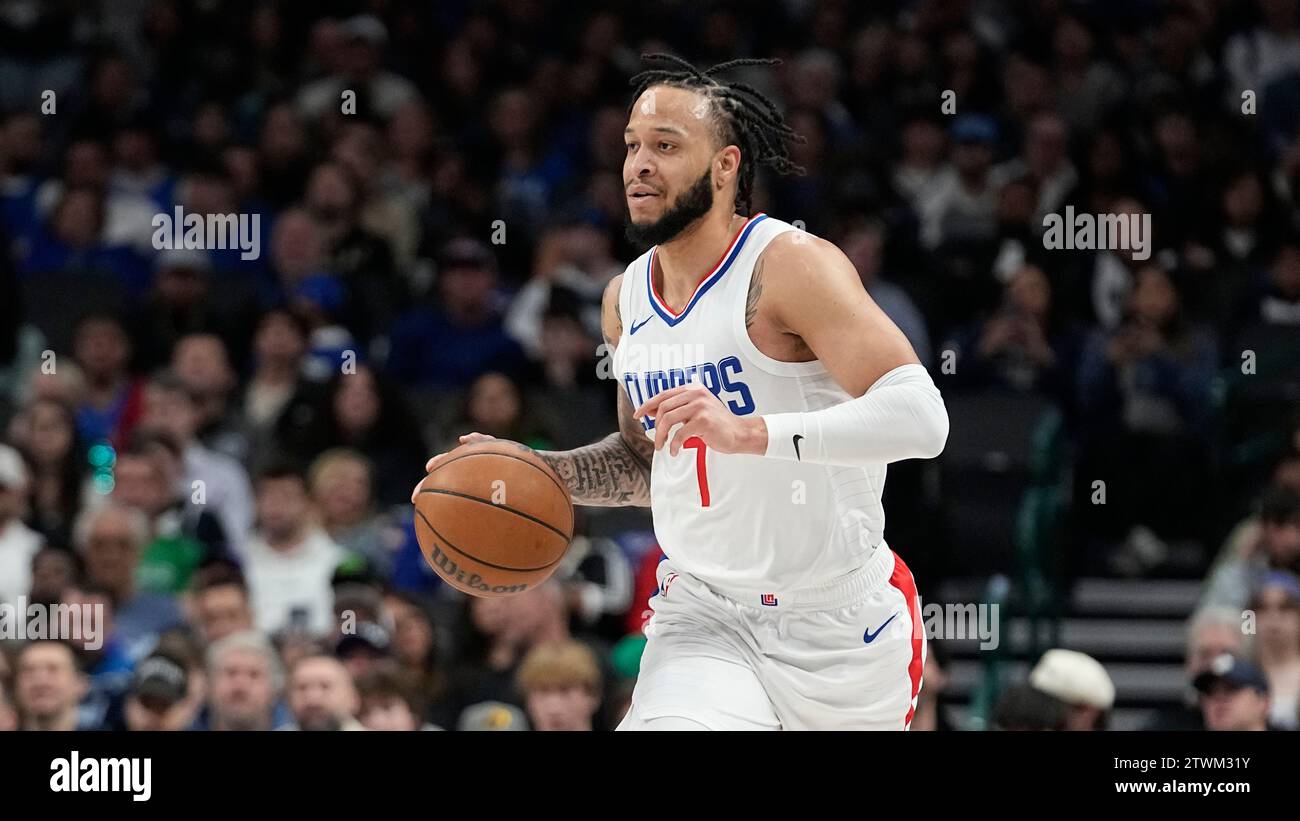 Los Angeles Clippers guard Amir Coffey (7) dribbles during the first ...