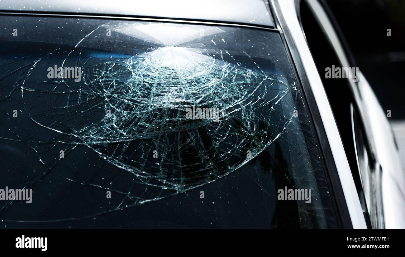Split front windshield hi-res stock photography and images - Alamy