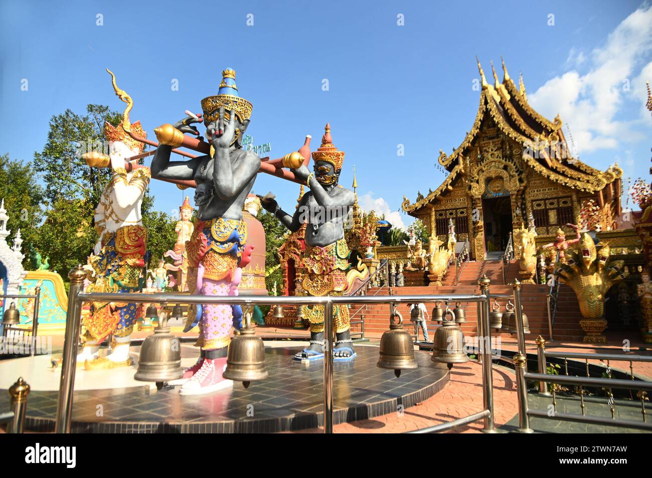 Buddhist arts and various arts Inside Wat Saeng Kaew Phothiyan is a ...