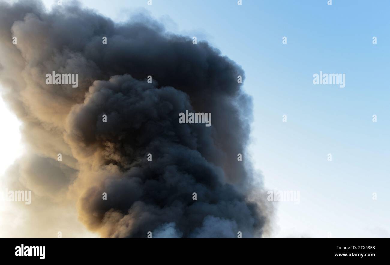 Thick and dark smoke in a fire Stock Photo - Alamy