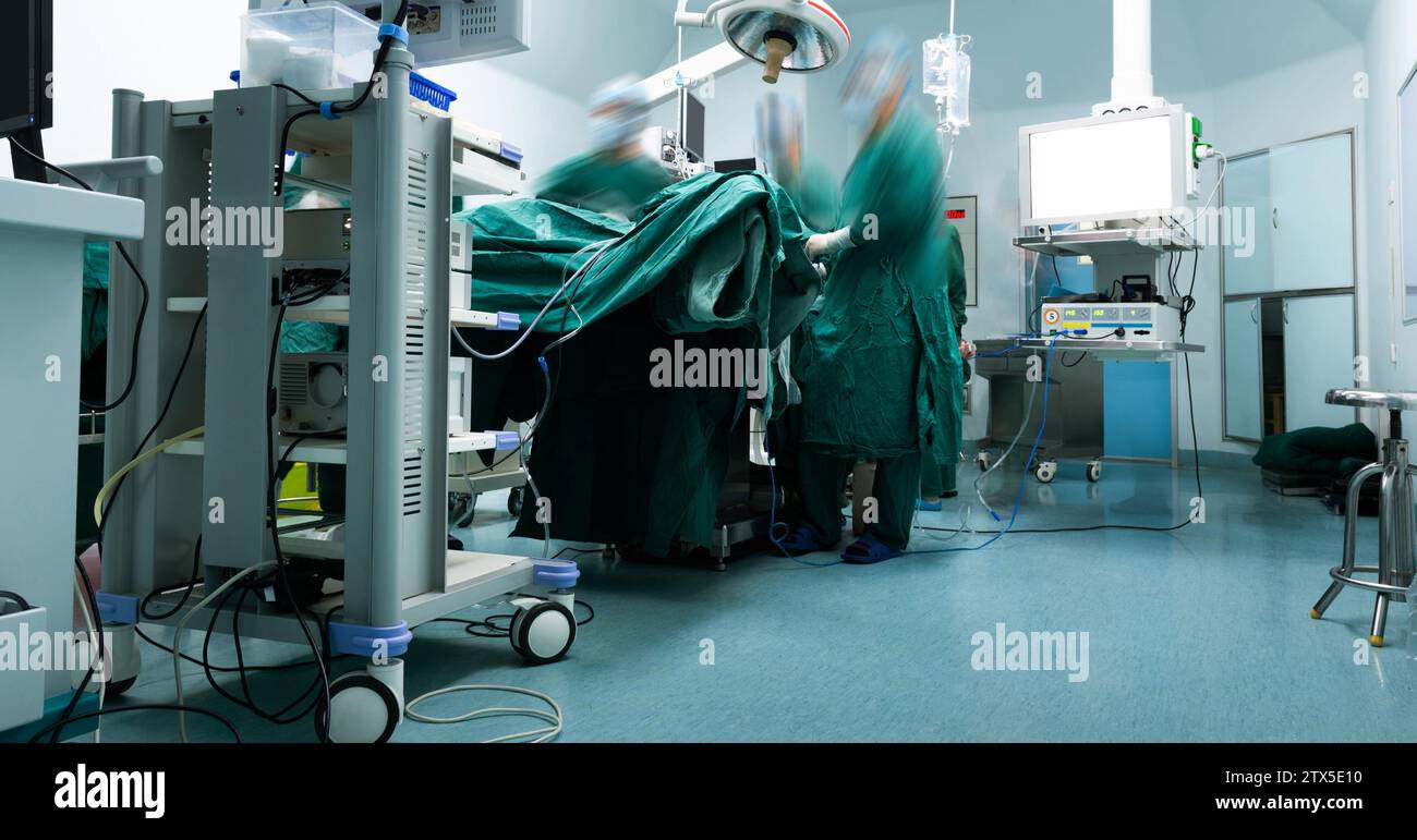 Hospital bed in operating theatre hi-res stock photography and images ...