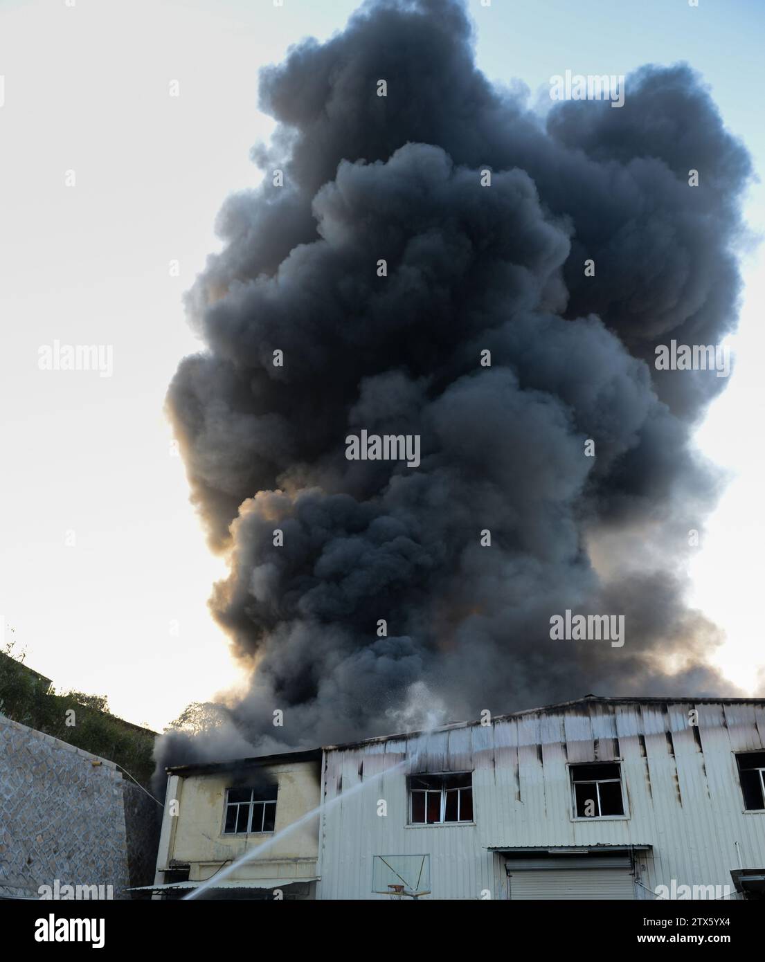 Huge smoke fire accident hi-res stock photography and images - Alamy