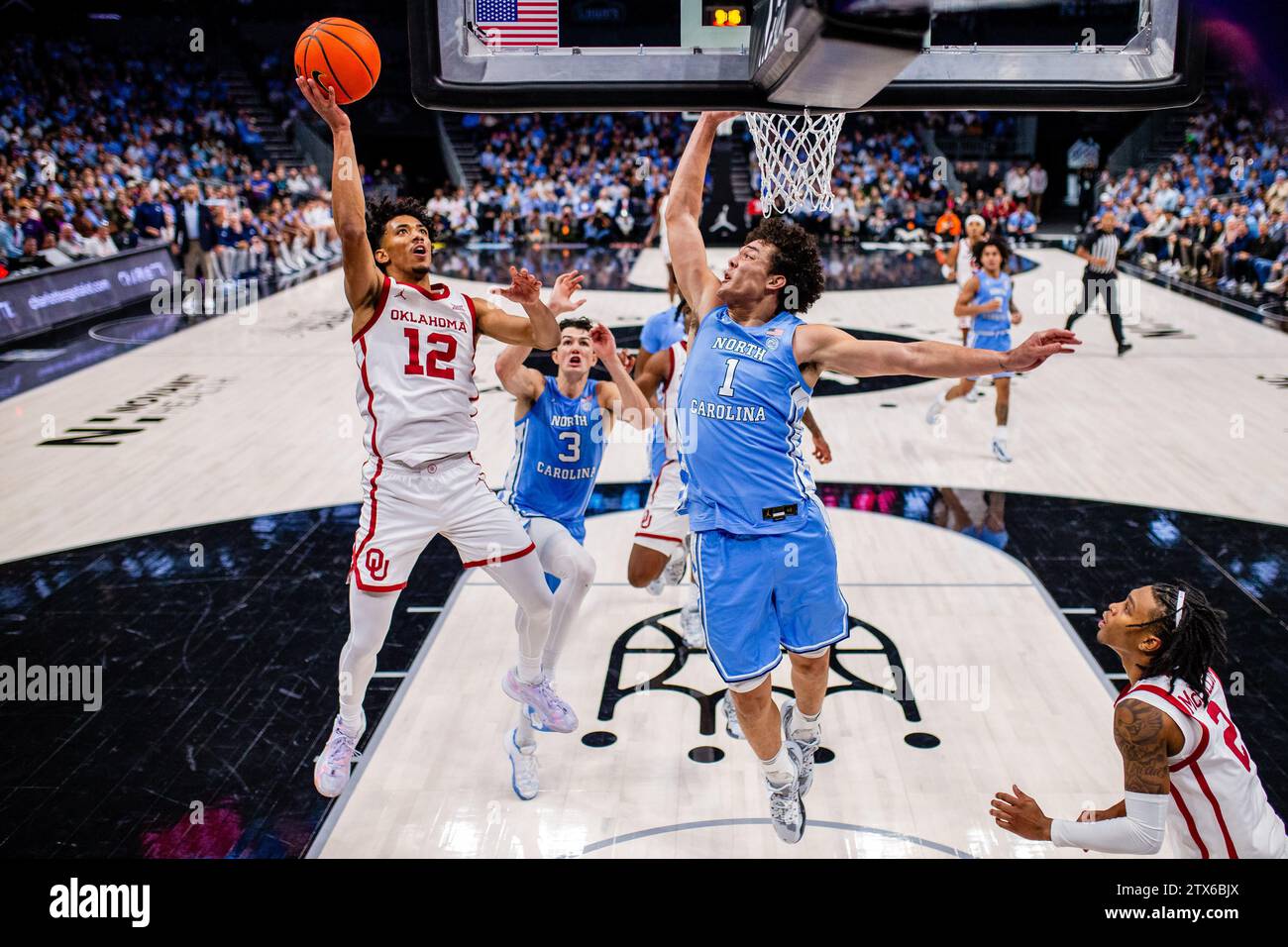 Charlotte, NC, USA. 20th Dec, 2023. Oklahoma Sooners guard Milos Uzan ...