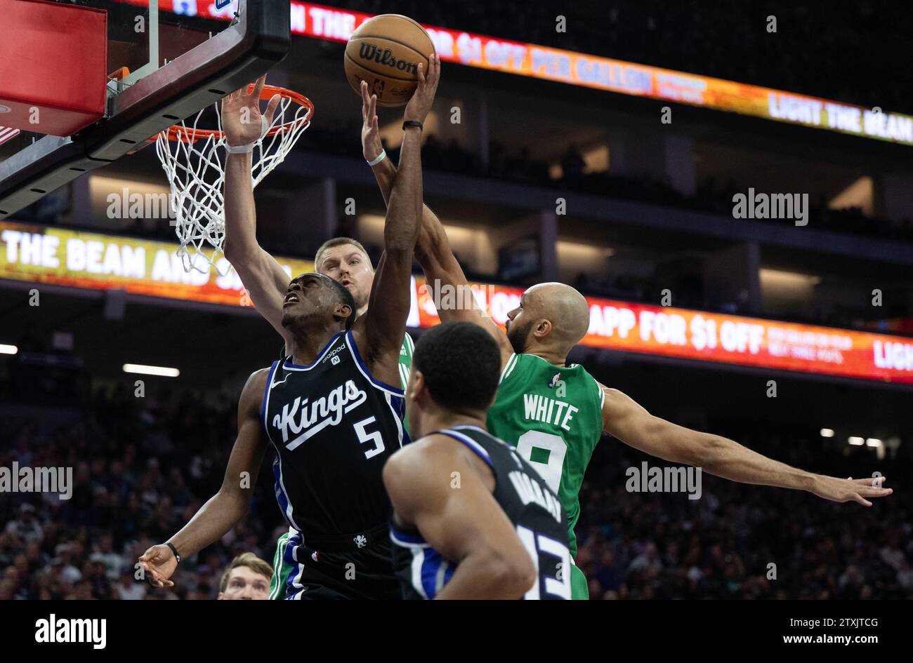 Sacramento, CA, USA. 20th Dec, 2023. Boston Celtics center Kristaps ...