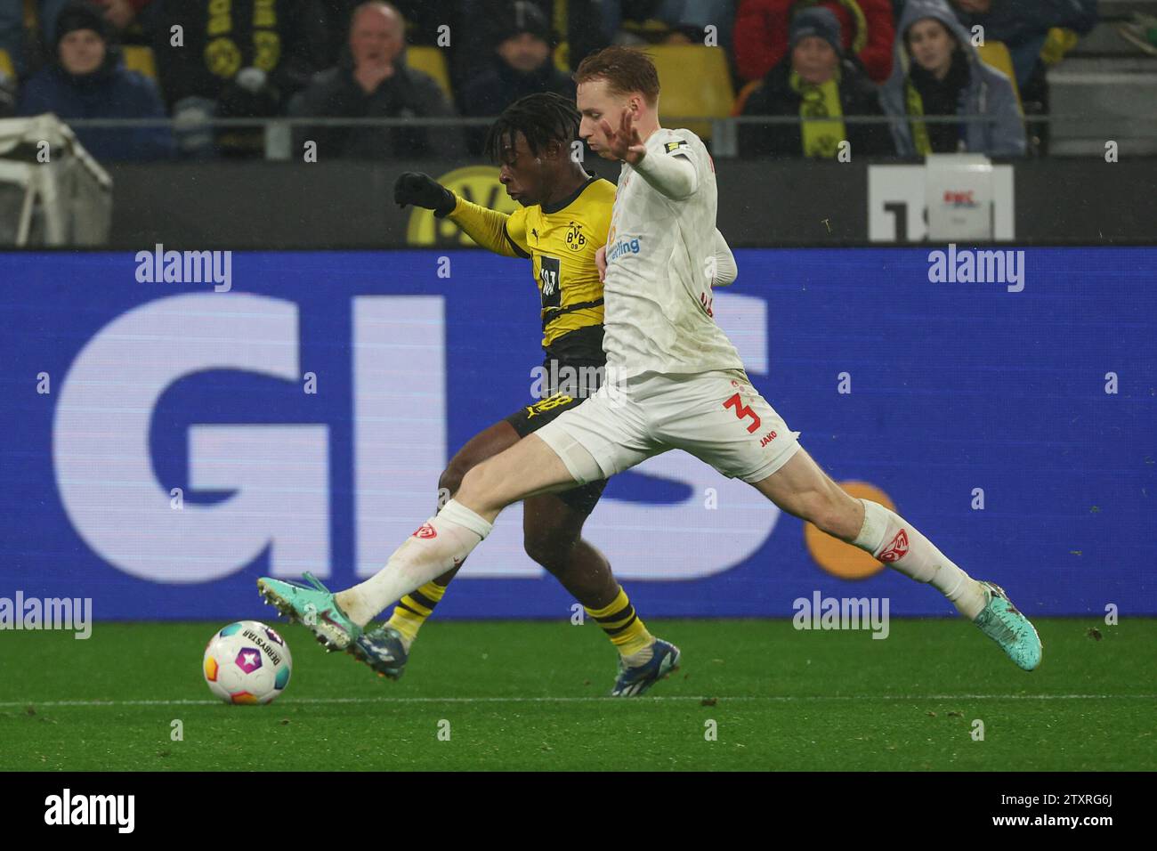 48 samuel bamba of bvb dortmund hi-res stock photography and images - Alamy
